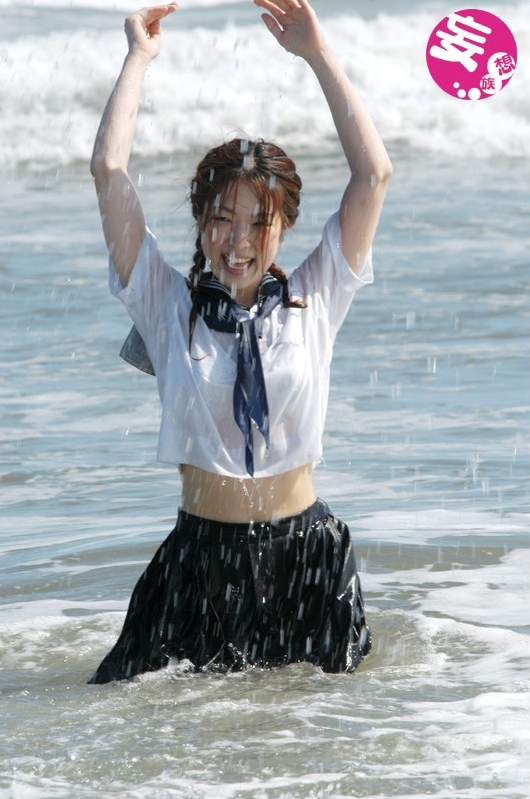 濡れて透ける制服が悩ましい妄想女子校生