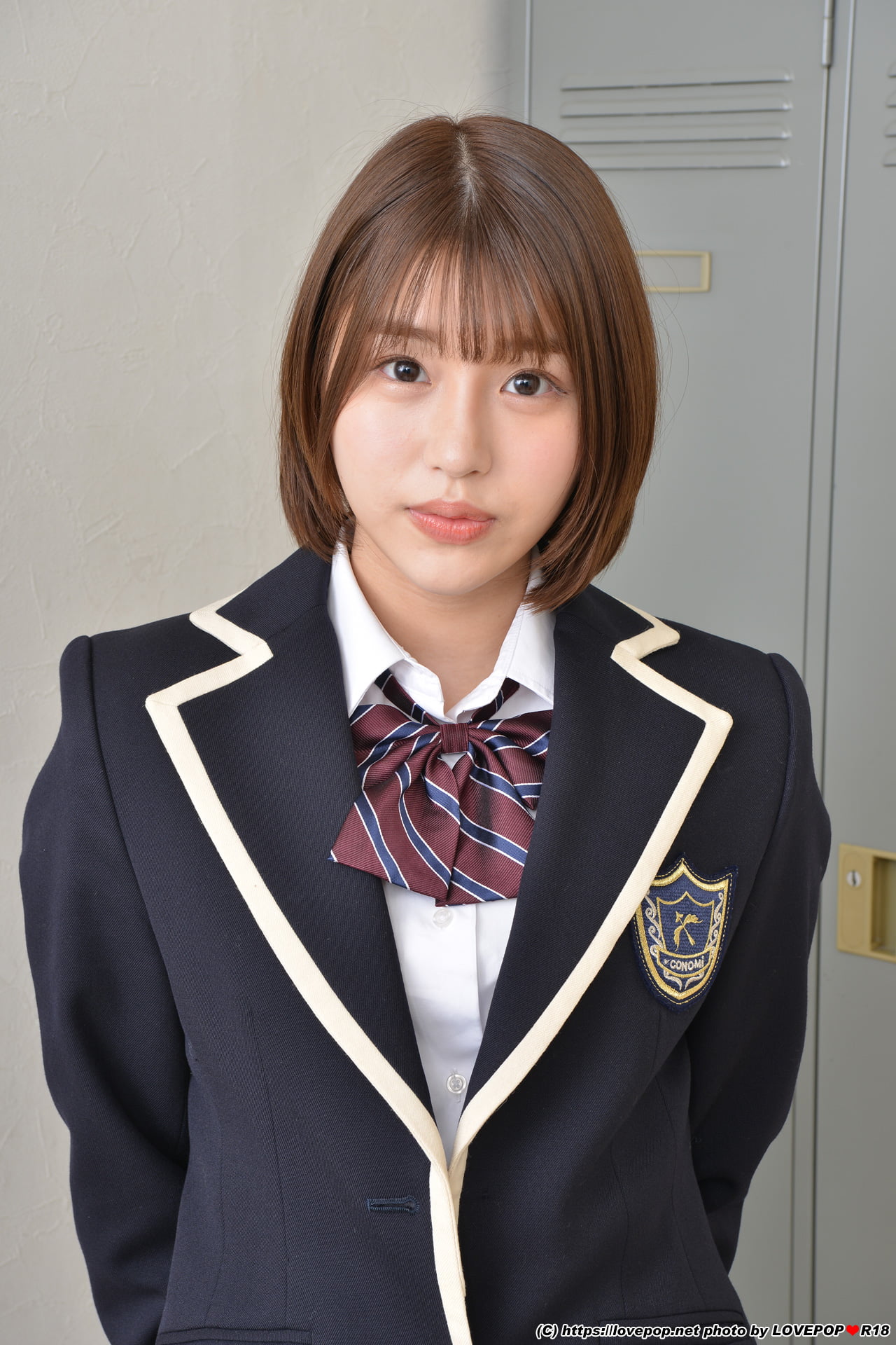 唯井まひろ 白ハイソックスなブレザー制服画像