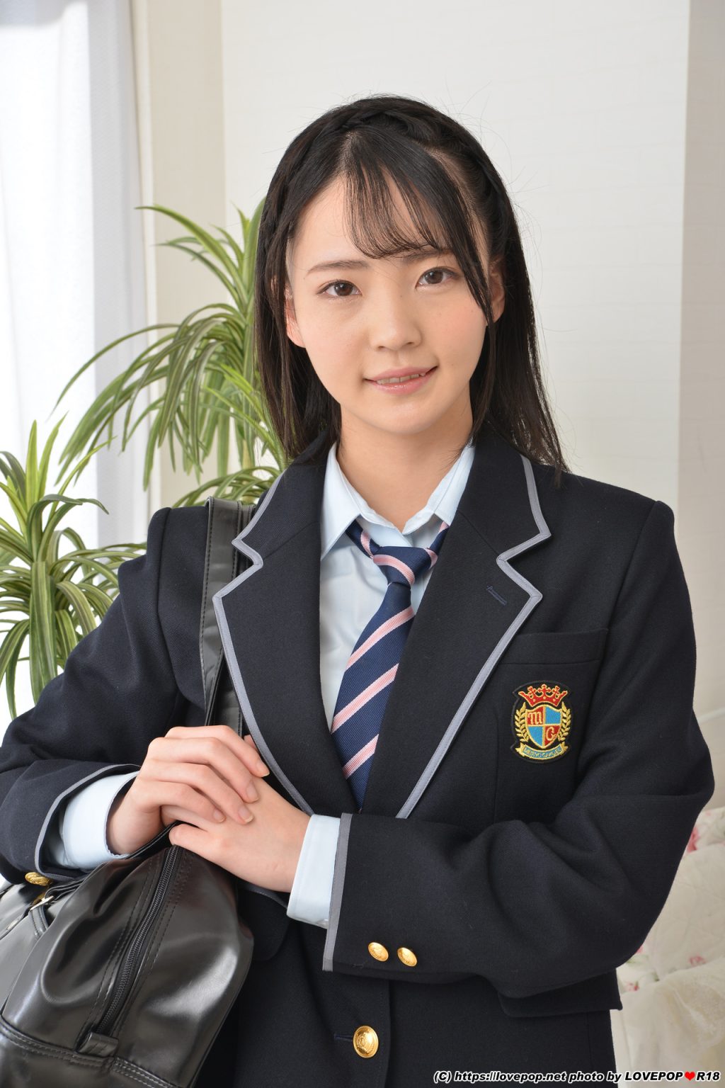 美ノ嶋めぐり 白ハイソックスなブレザー制服画像 | 女子校生制服フェティシズム