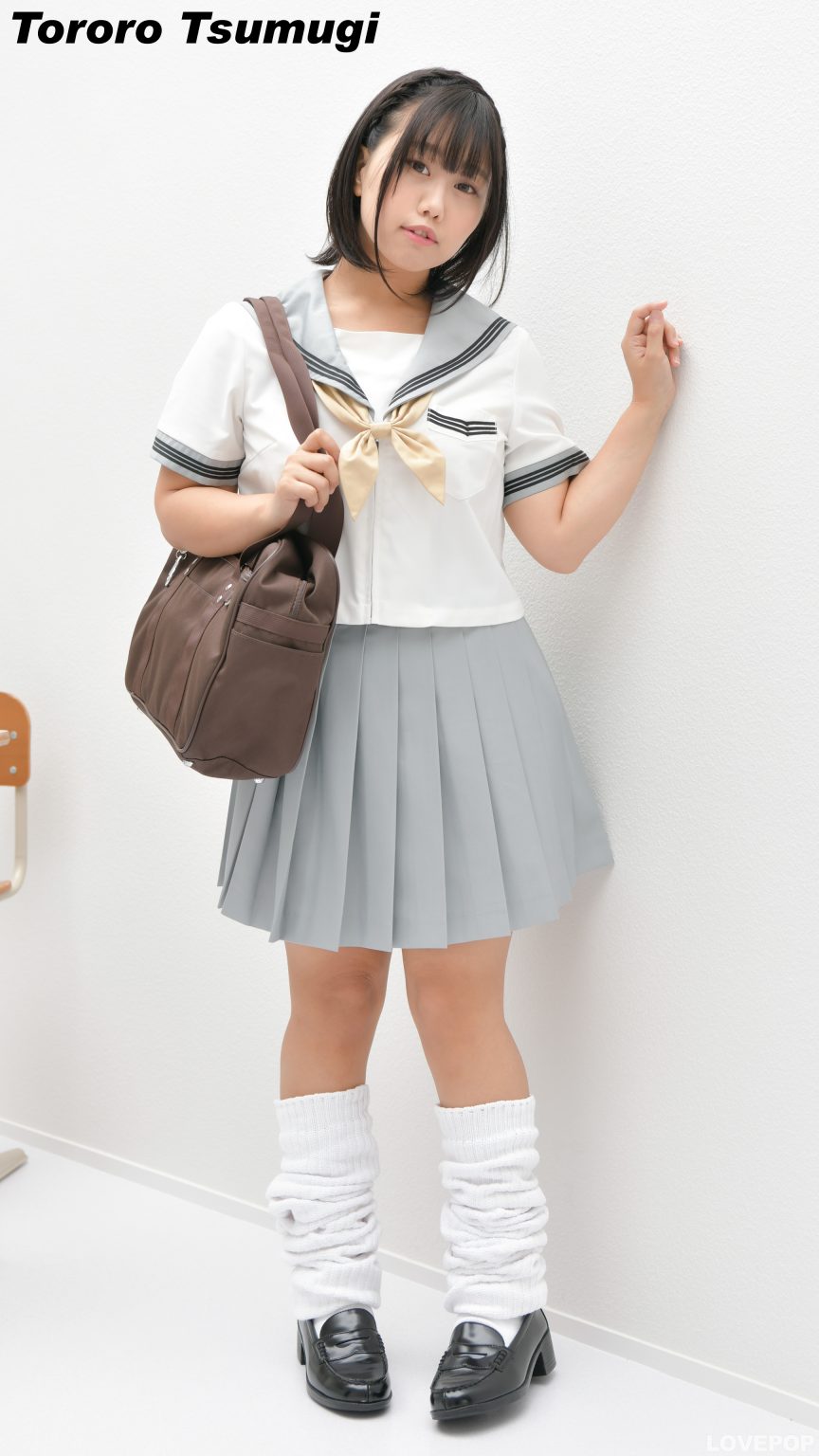 紬とろろ 白ハイソックスなプリスカ制服画像 | 女子校生制服フェティシズム