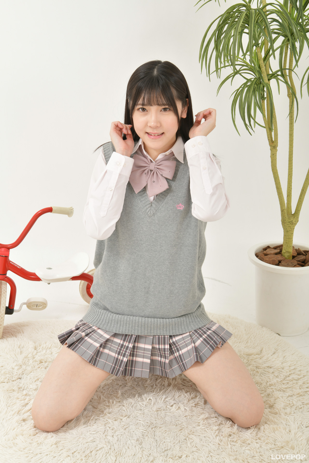 皆瀬あかり ルーズや白ハイソックスな制服画像 | 女子校生制服フェティシズム